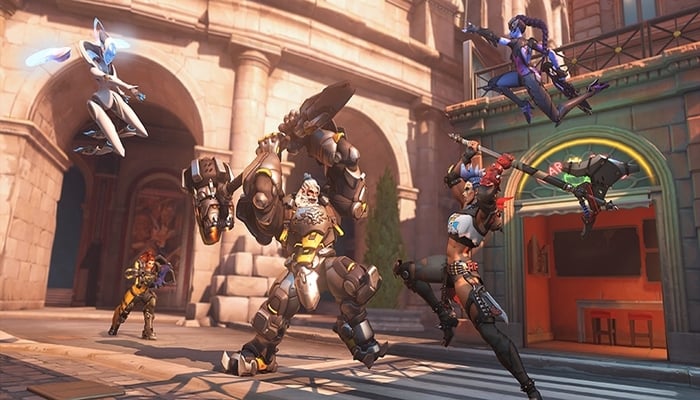 How many characters are in Overwatch 2?