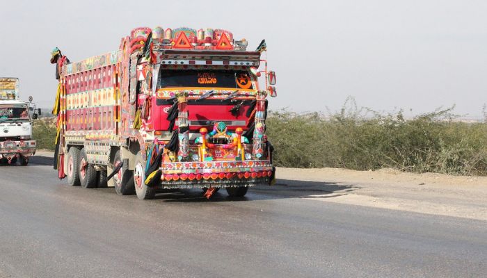 Sindh govt imposes strict rules for heavy vehicles to enhance road safety