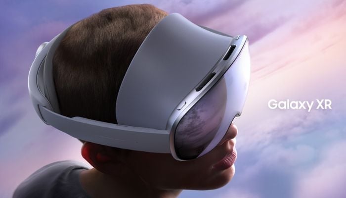 Galaxy Smart Glasses tipped with transition lenses, built-in camera, Wi-Fi