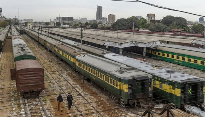 Pakistan Railways launches special tourist train from Karachi to Thar ...